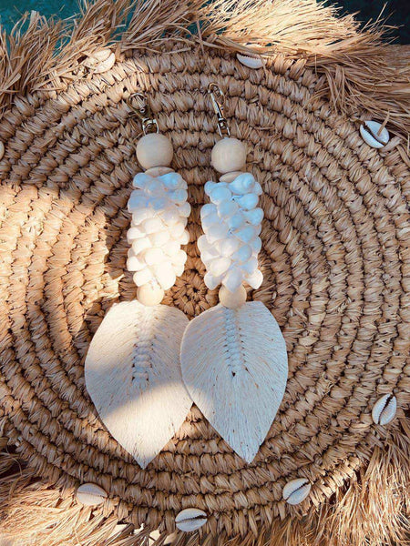 Bali macrame leaf and seashell keyring
